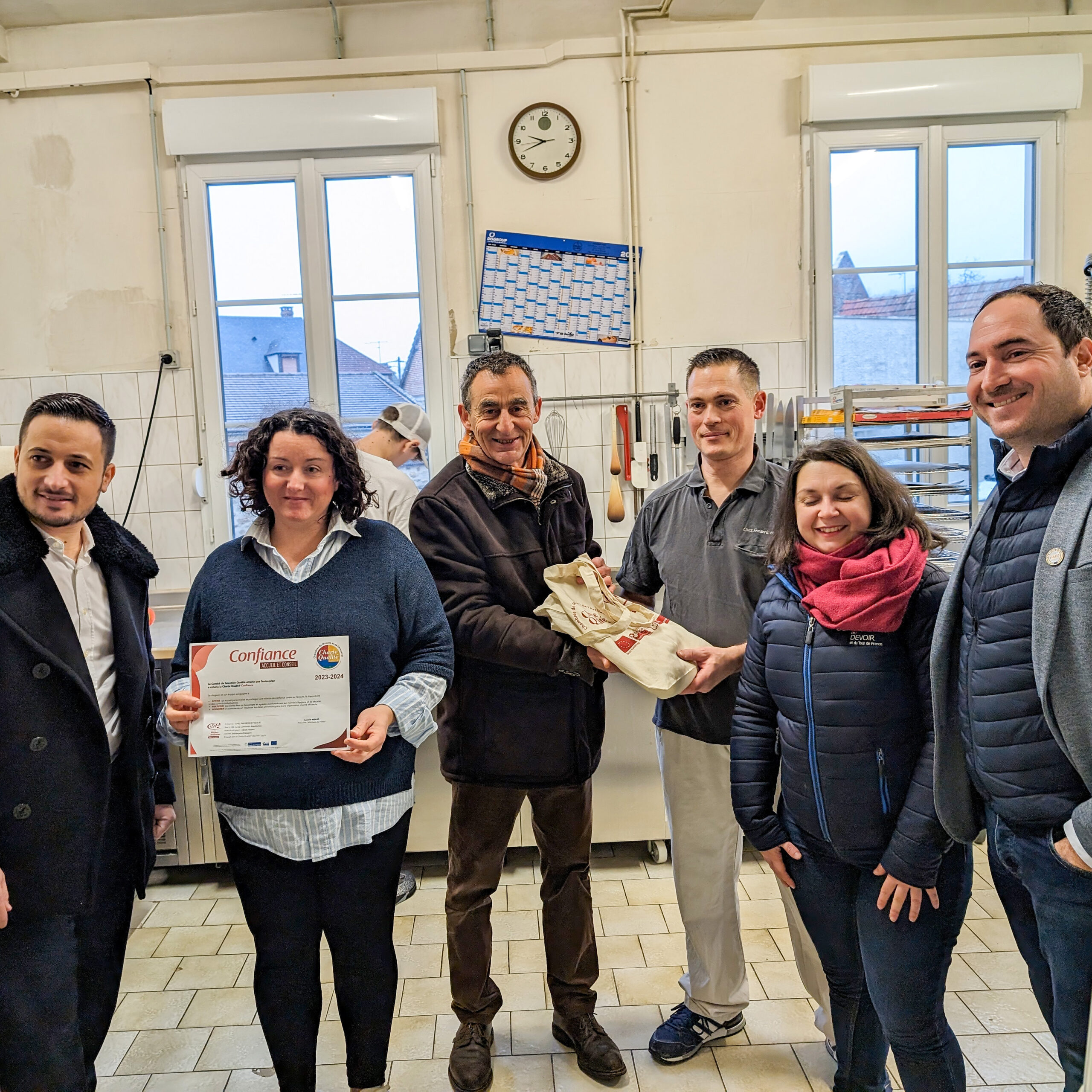 Remise de chartes qualité aux artisans/commerçants du territoire - Pays ...